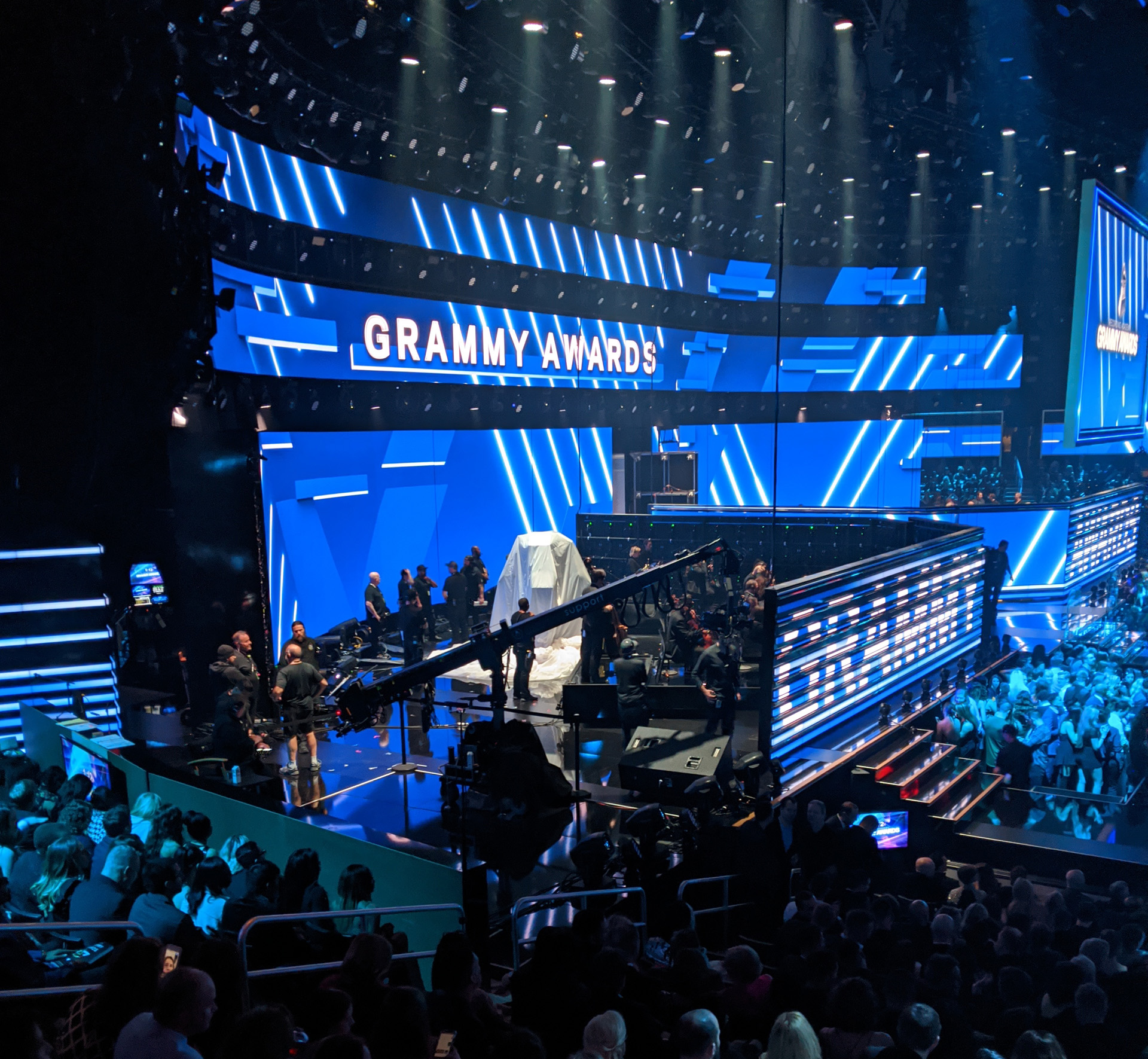 Martin and Brian Stonestreet Create Spectacular Lighting Display for ...